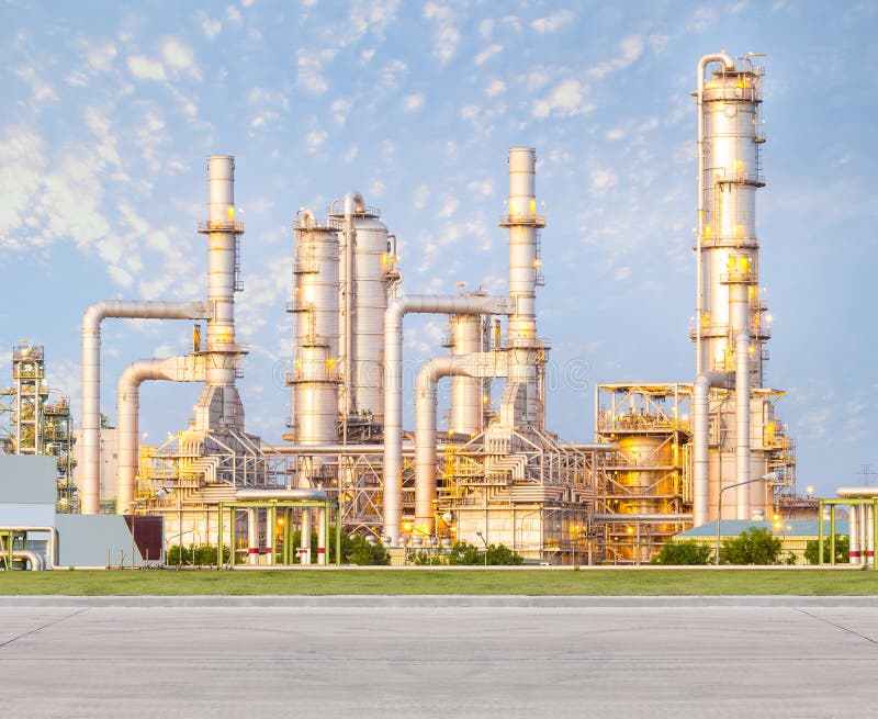 Oil refinery factory stock image. Image of outdoor, industry - 99102971
