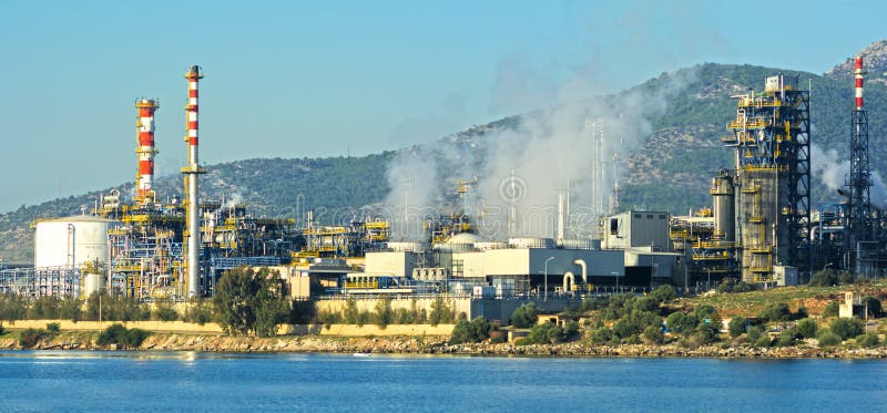 Oil refinery factory editorial stock image. Image of environment - 62300739
