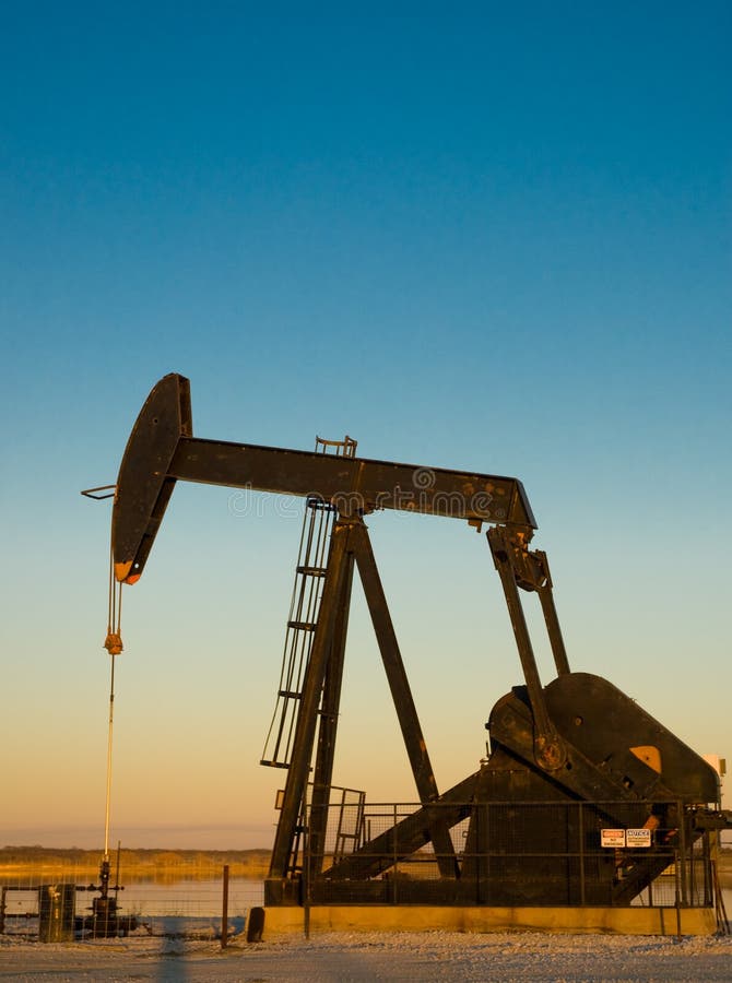 Oil Rig stock photo. Image of industry, plant, cloud, energy - 7905938