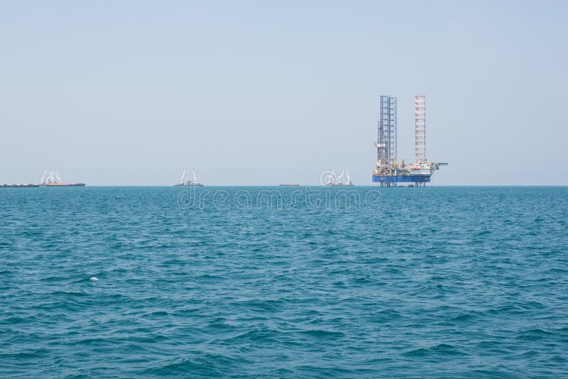 Oil Rig Drilling Platform in Large Pacific Ocean Stock Image - Image of ...