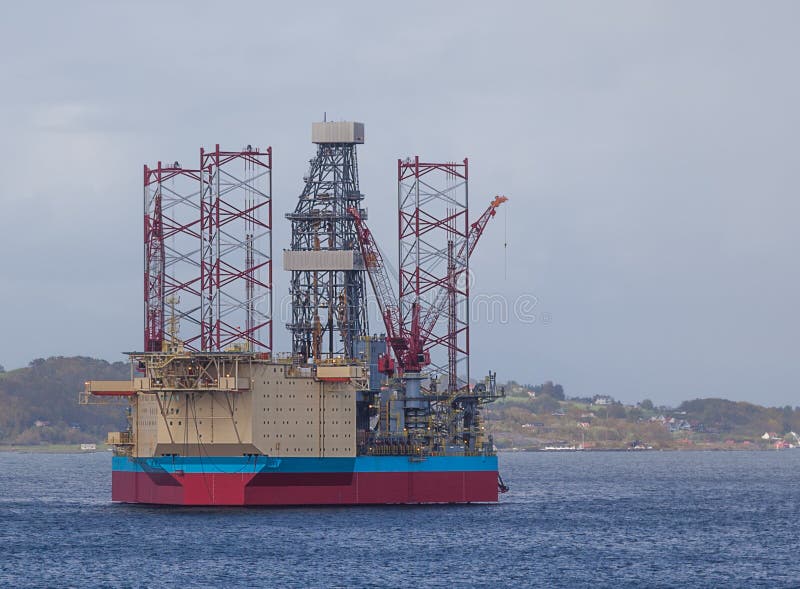 Oil rig in north sea stock image. Image of offshore, power - 56020293