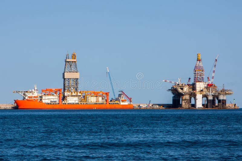 Oil rig crane stock photo. Image of crane, environment - 4025356