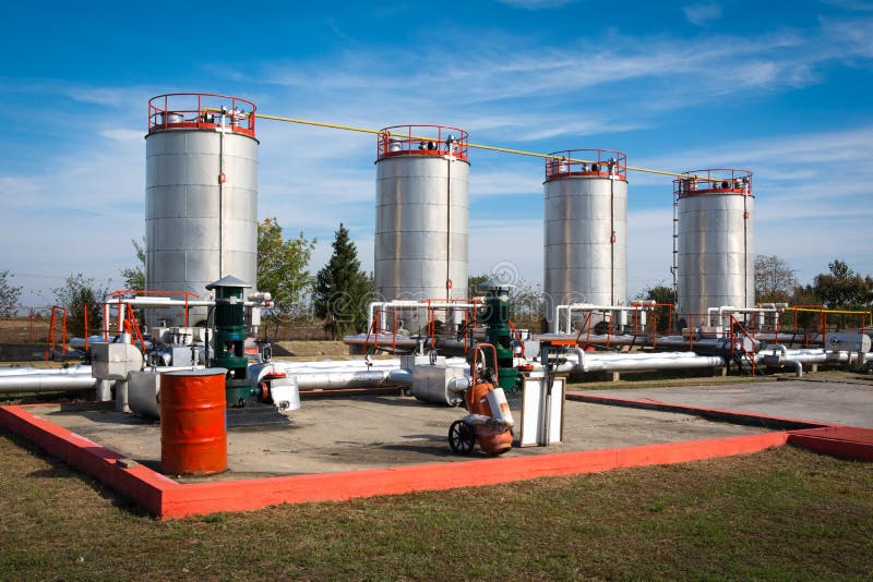 Oil storage and pipeline stock photo. Image of processing - 36492166