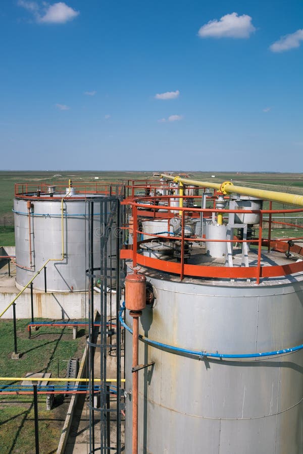 Oil storage tanks stock image. Image of equipment, natural - 39179733