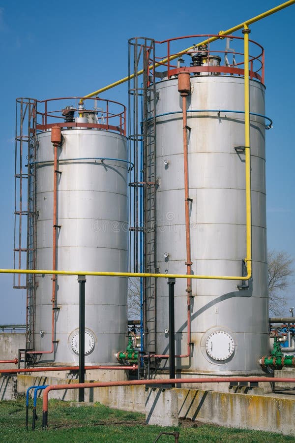 Oil storage tanks stock image. Image of equipment, natural - 39179733