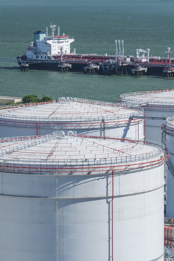 Oil storage tanks stock image. Image of kong, economic - 28823549