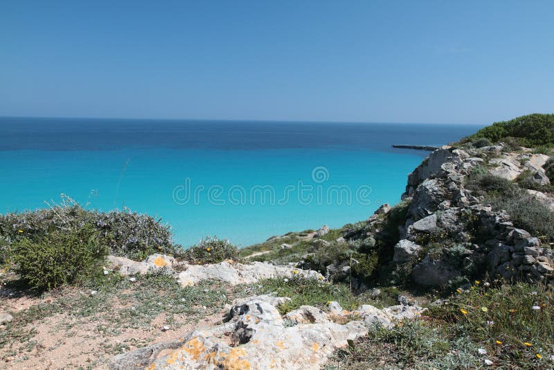 Ojeada de la isla foto de archivo. Imagen de roca, calma - 14192254