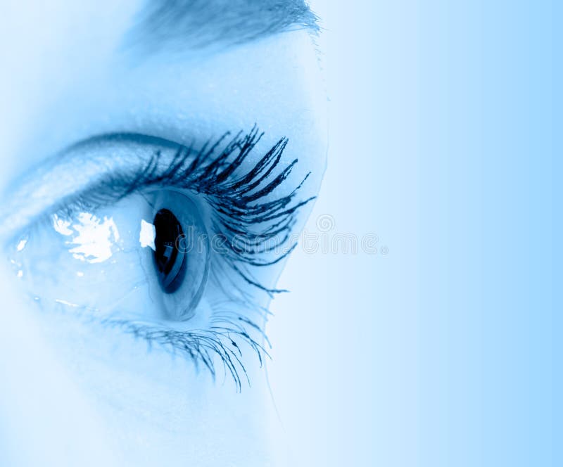 Ojo Humano Con Hemorragia Subconjuntival Visible. Sangre En El Ojo ...
