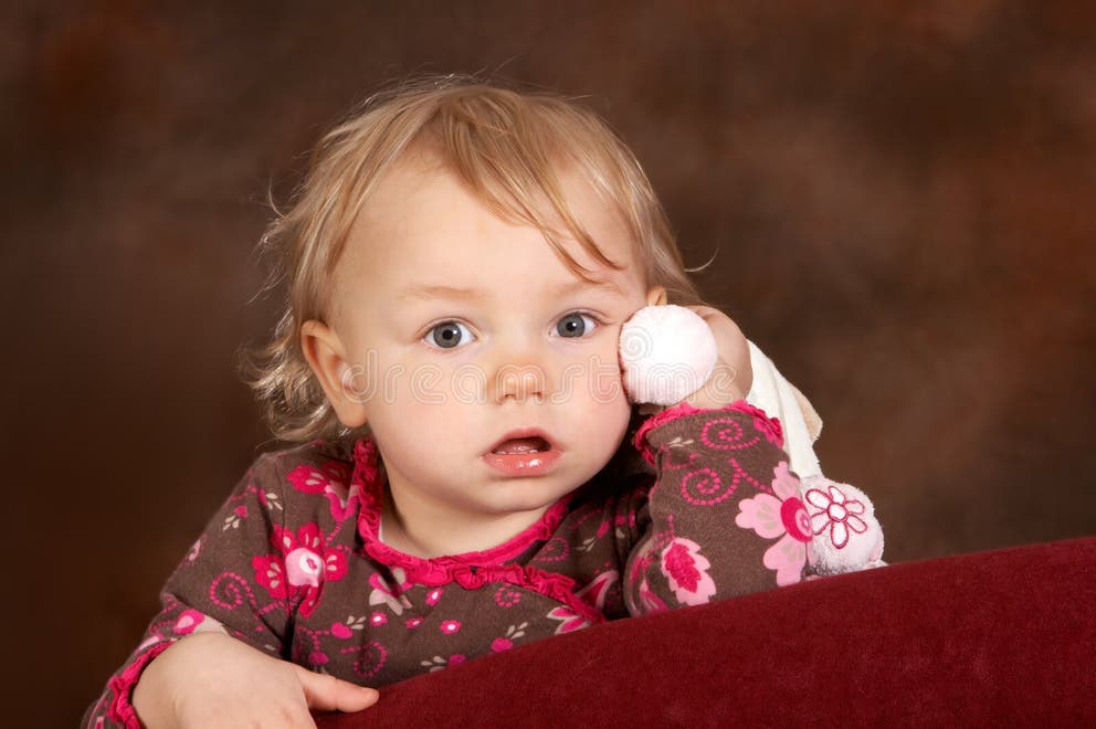 Ojos inocentes foto de archivo. Imagen de dulce, hija - 3195032