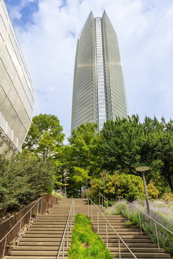 Oklahoma City Sky Line Featuring the 50 Story Devon Tower. Editorial ...