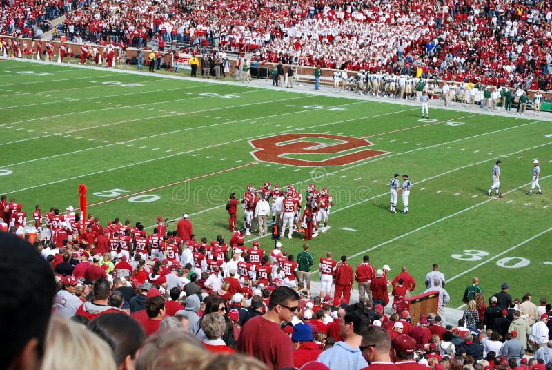 Oklahoma Sooner Football editorial image. Image of game - 12275935