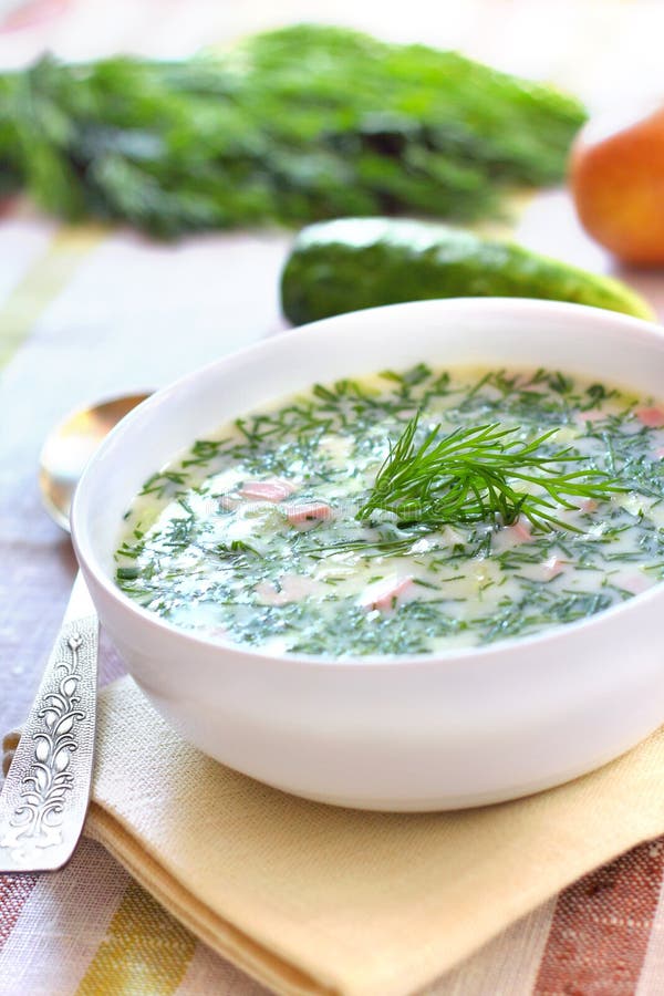 Okroshka - Russische Kalte Suppe Stockfoto - Bild von blatt, grün: 33025908