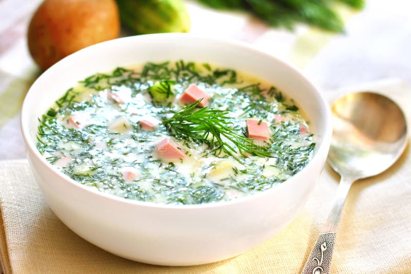 Okroshka - Russische Kalte Suppe Stockbild - Bild von grün, suppe: 33300837