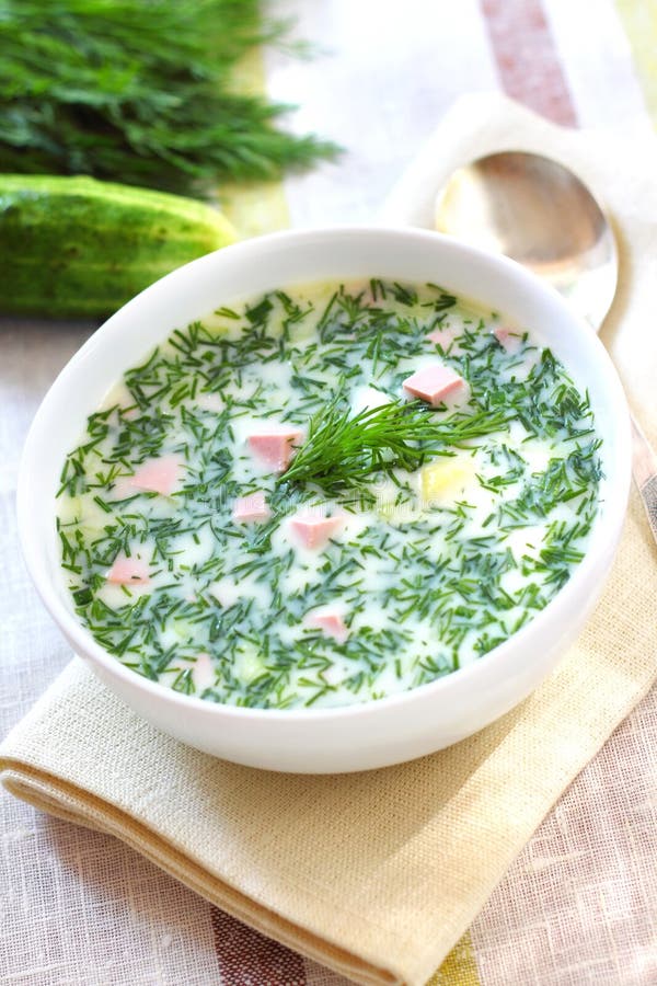 Okroshka - Russische Kalte Suppe Stockfoto - Bild von blatt, grün: 33025908