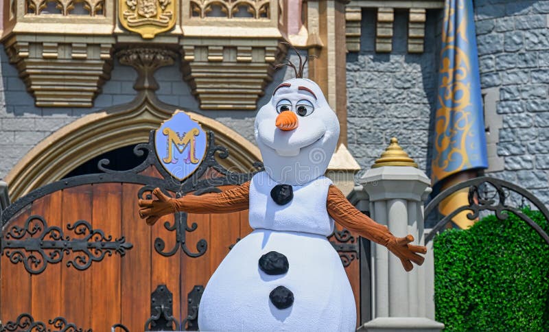 Olaf the snowman editorial stock photo. Image of green - 260742783