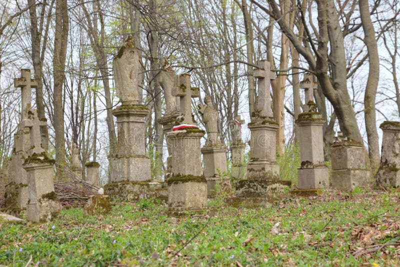 Old Abandoned Cemetery in Forest Stock Image - Image of dead, grief ...