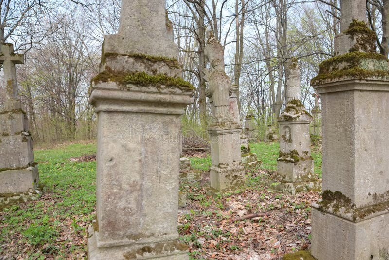 Old Abandoned Cemetery in Forest Stock Image - Image of stone, mortal ...