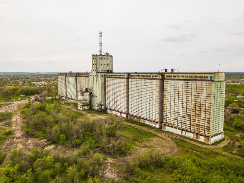 Old Abandoned Grain Elevator. Building of Industrial Complex Stock ...