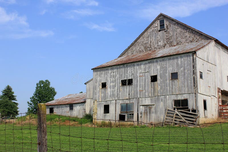 Old abandoned gray barn stock image. Image of sunny, weathered - 25662935