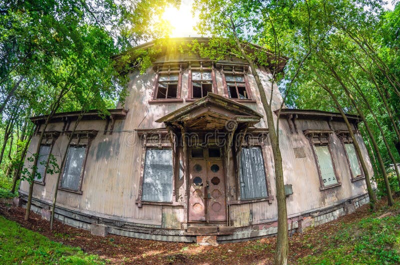 Old Abandoned Haunted House Stock Photo - Image of arizona, farmhouse ...