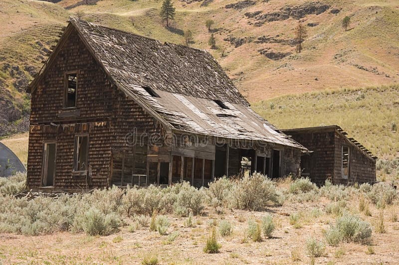 Old Abandoned Homestead stock image. Image of falling - 9783475