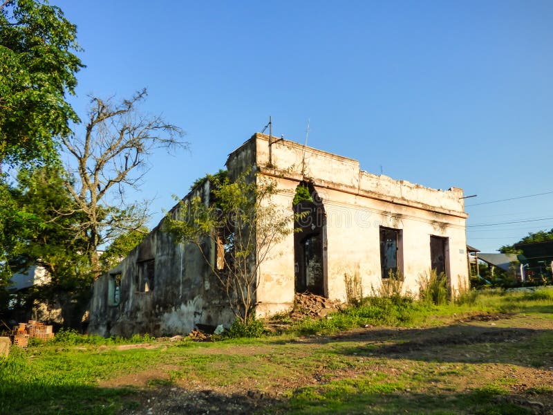 414 Abandoned House No Roof Stock Photos - Free & Royalty-Free Stock ...