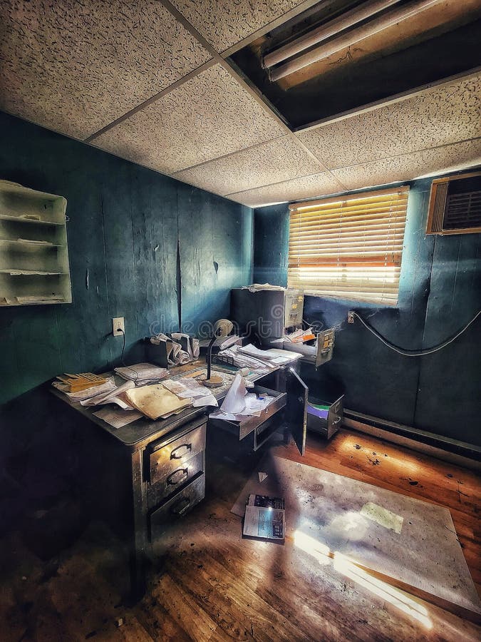 Old abandoned office editorial stock photo. Image of darkness - 203630283