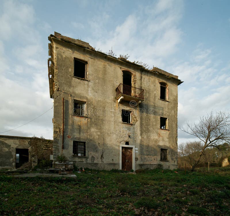 Old, Abandoned, Prairie Farmhouse with Trees, Grass and Blue Sky Stock ...