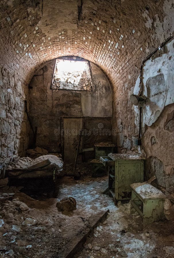 Old Abandoned Prison Cell in Eastern State Penitentiary Editorial Photo ...