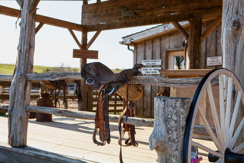 Old Abandoned Ranch and Barn Stock Photo - Image of tree, grass: 73132938