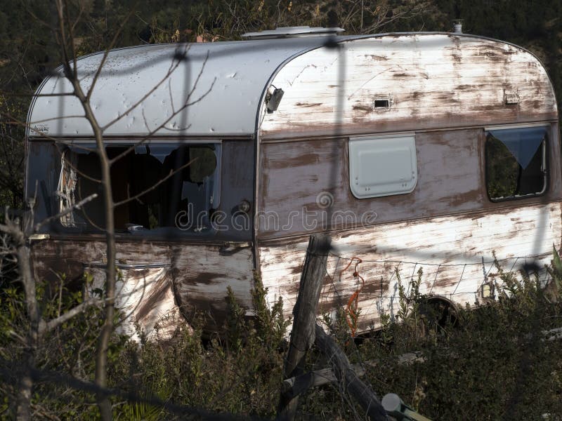 Old abandoned rv stock image. Image of dirty, travel - 201523365