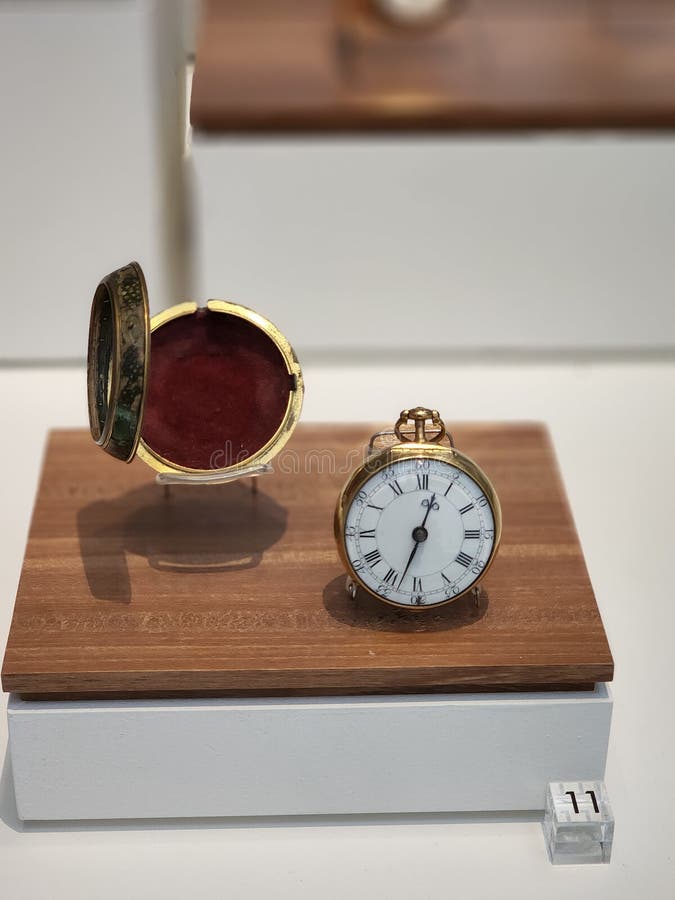 An Old Analogue Watch stock photo. Image of glasses - 261884820