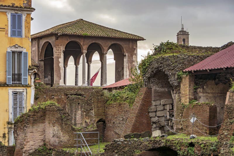 Old Antique Building Architecture in Rome Stock Photo - Image of ...
