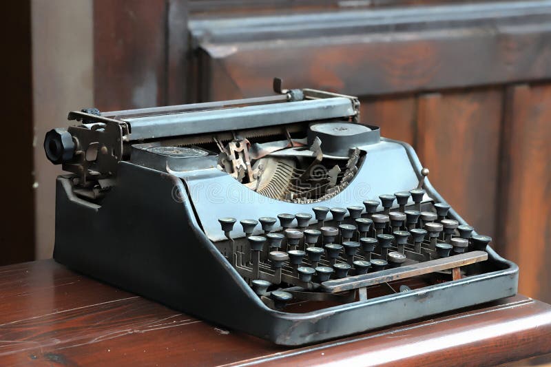 Old Antique Rusty Typewriter Stock Image - Image of white, mechanical ...