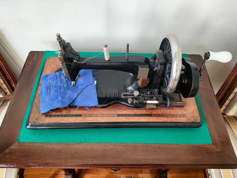 Old Antique Sewing Machine, Museum Exhibit, Close-up Editorial Stock ...