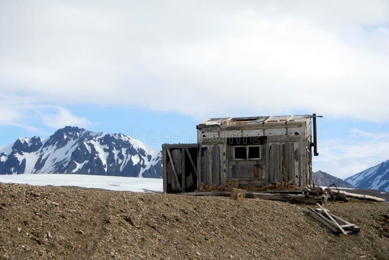 Old Arctic Shack stock photo. Image of mountains, peaceful - 2769424