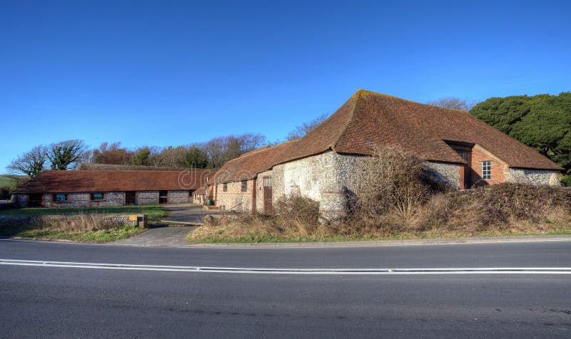 Old barn in England stock image. Image of road, building - 18278967