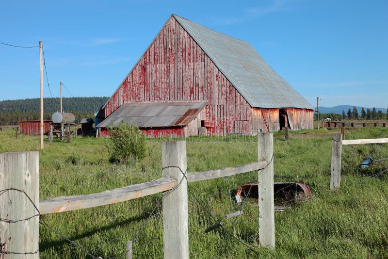 Old Barn and Fence, Oregon. Stock Photo - Image of scattered, wildlife ...