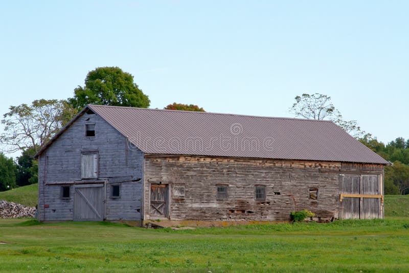 Old Barn in a field stock photo. Image of farming, scenic - 44687240