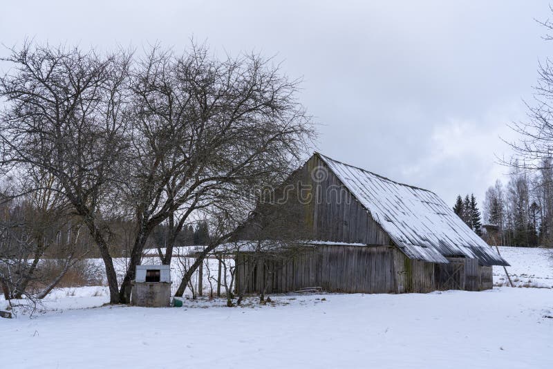 Old farm shack stock image. Image of rural, rubble, field - 33188173