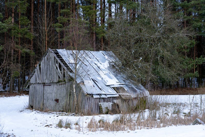 Old farm shack stock image. Image of rural, rubble, field - 33188173