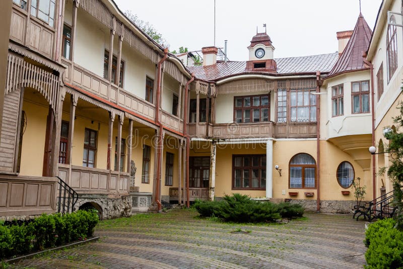 Beautiful Courtyard of an Old Brick House in Old Town with Blooming ...
