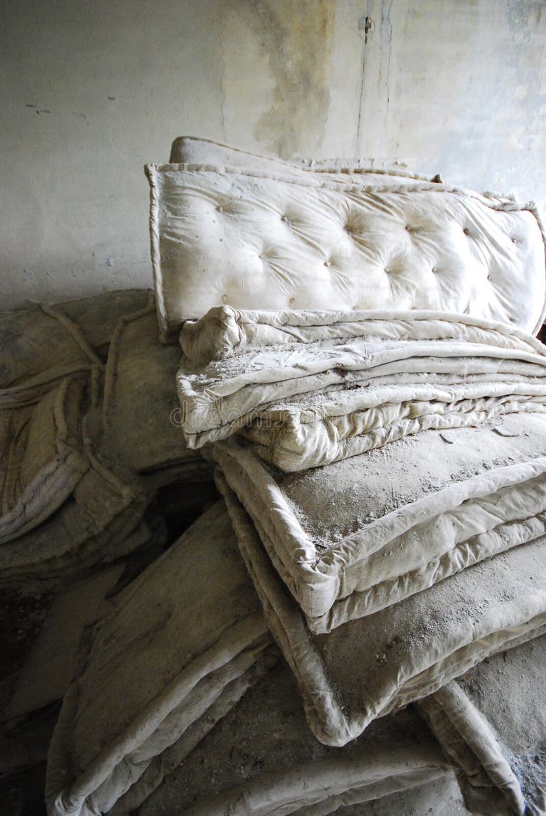 82,768 Old Bed Stock Photos - Free & Royalty-Free Stock Photos from ...