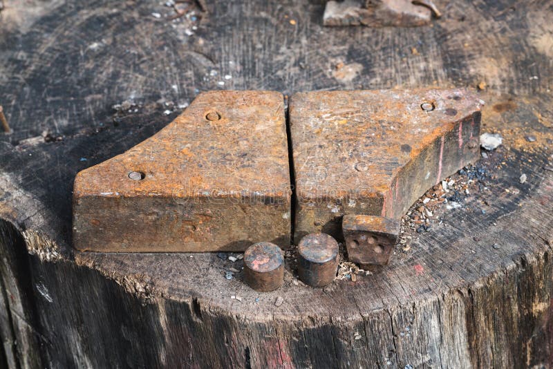 Old Big Anvils on the Stump Stock Photo - Image of form, forge: 88295182