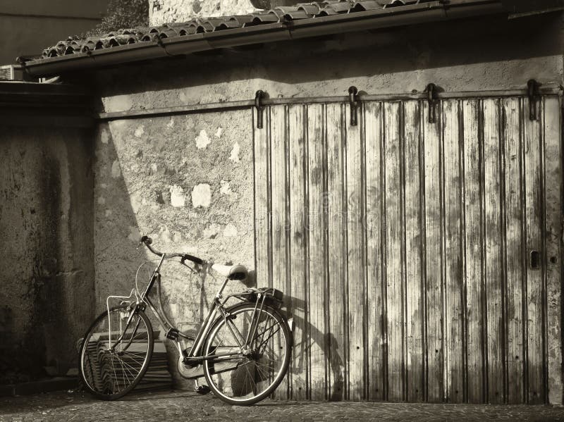 Old bike stock image. Image of closed, idyllic, rundown - 37717549