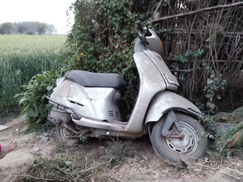 Old bike engine editorial photo. Image of engine, chopper - 213588351