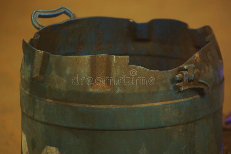 Old Blue Dustbin stock image. Image of ecology, dump - 104347457