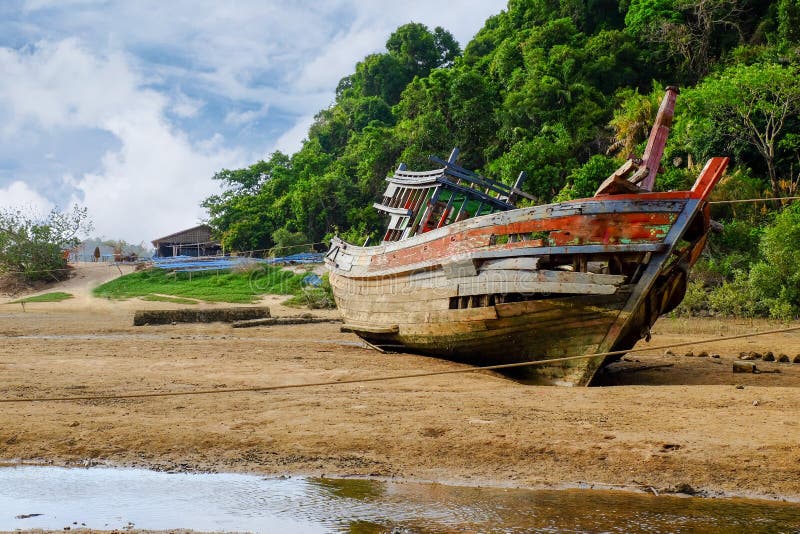 Old boat on the shore stock image. Image of asia, beach - 59723617