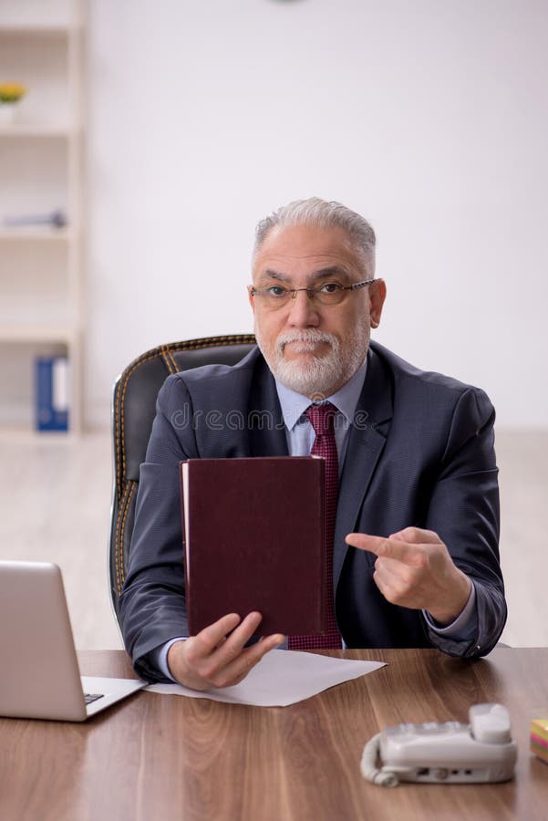 Boss reading her message stock image. Image of businesslife - 26410915