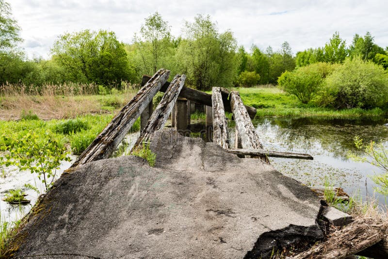 Old bridge in countryside stock image. Image of green - 93639837